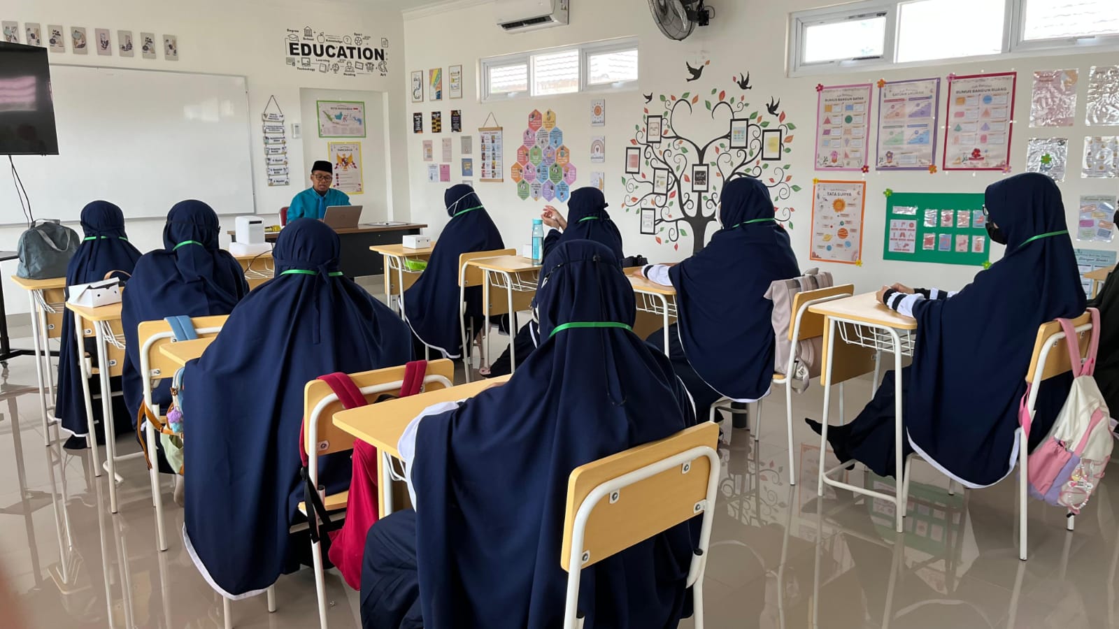 PENTINGNYA MENJAGA LISAN DALAM KEHIDUPAN SEHARI-HARI – Yaa Bunayya Islamic School